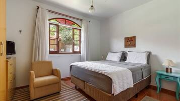 Casa, 4 quartos | 4 quartos, ferros/tábuas de passar roupa, Wi-Fi de cortesia