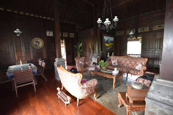 Vila tradicional, 3 quartos | Área de estar | TV LCD