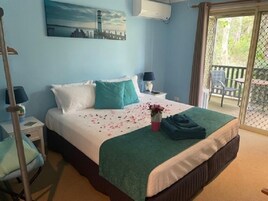 Quarto Comfort, 1 cama king-size, varanda, vista para a montanha | Com decoração personalizada, com mobília individualizada