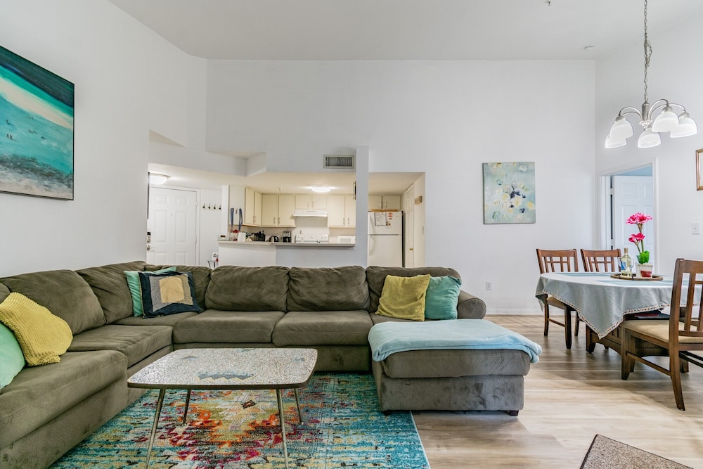 Charming Condo Minutes From Gorgeous Beaches & Lots Of Attractions - Clearwater, FL