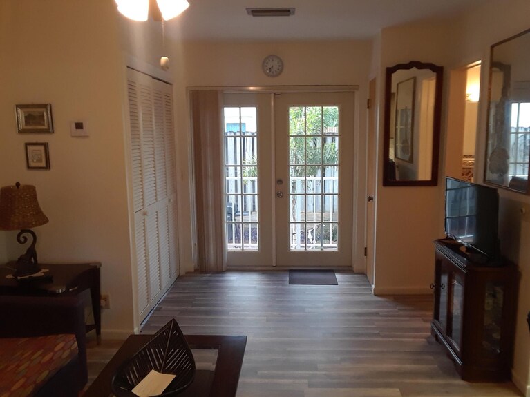 Excelente Ubicación En Hollywood Beach Y Precioso Apartamento Reformado. - North Miami Beach, FL