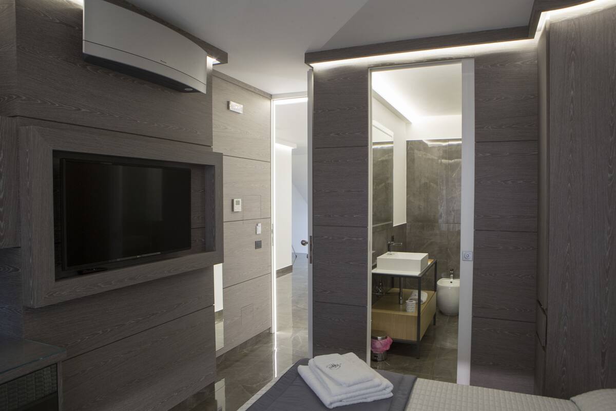 Quarto Duplo Superior, varanda, Vista para a cidade | Roupa de alta qualidade, minibar, cofre com capacidade para portátil 