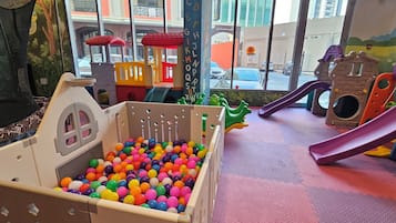 Área de recreio para crianças (coberta)