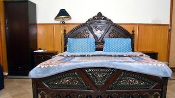 Escrivaninha, acesso grátis à internet com fio