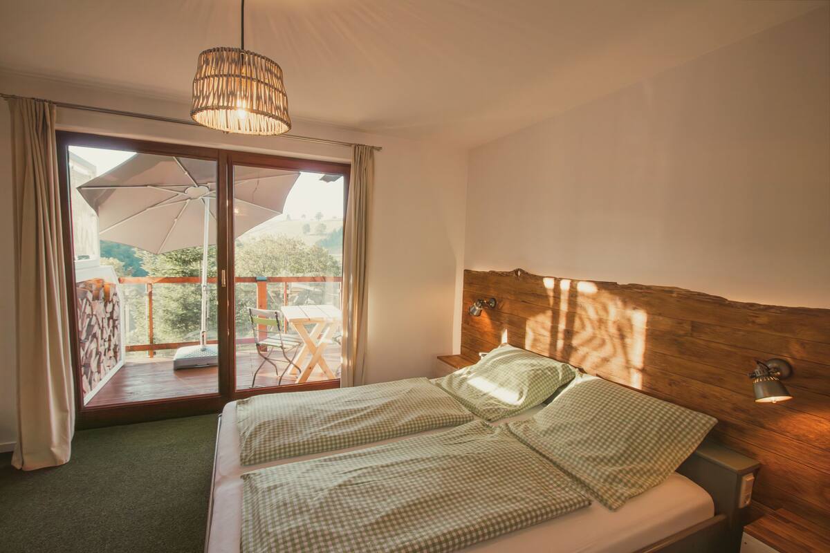 Quarto casal superior, banheiro privativo, vista para a montanha ( #4 - Waldetage) | Comodidades do quarto