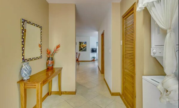 Apartamento conforto, 3 quartos, para não fumantes | 3 quartos, escrivaninha, acesso grátis à internet com fio