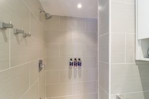 Apartamento Clássico, 2 quartos, não fumadores | Duche na casa de banho