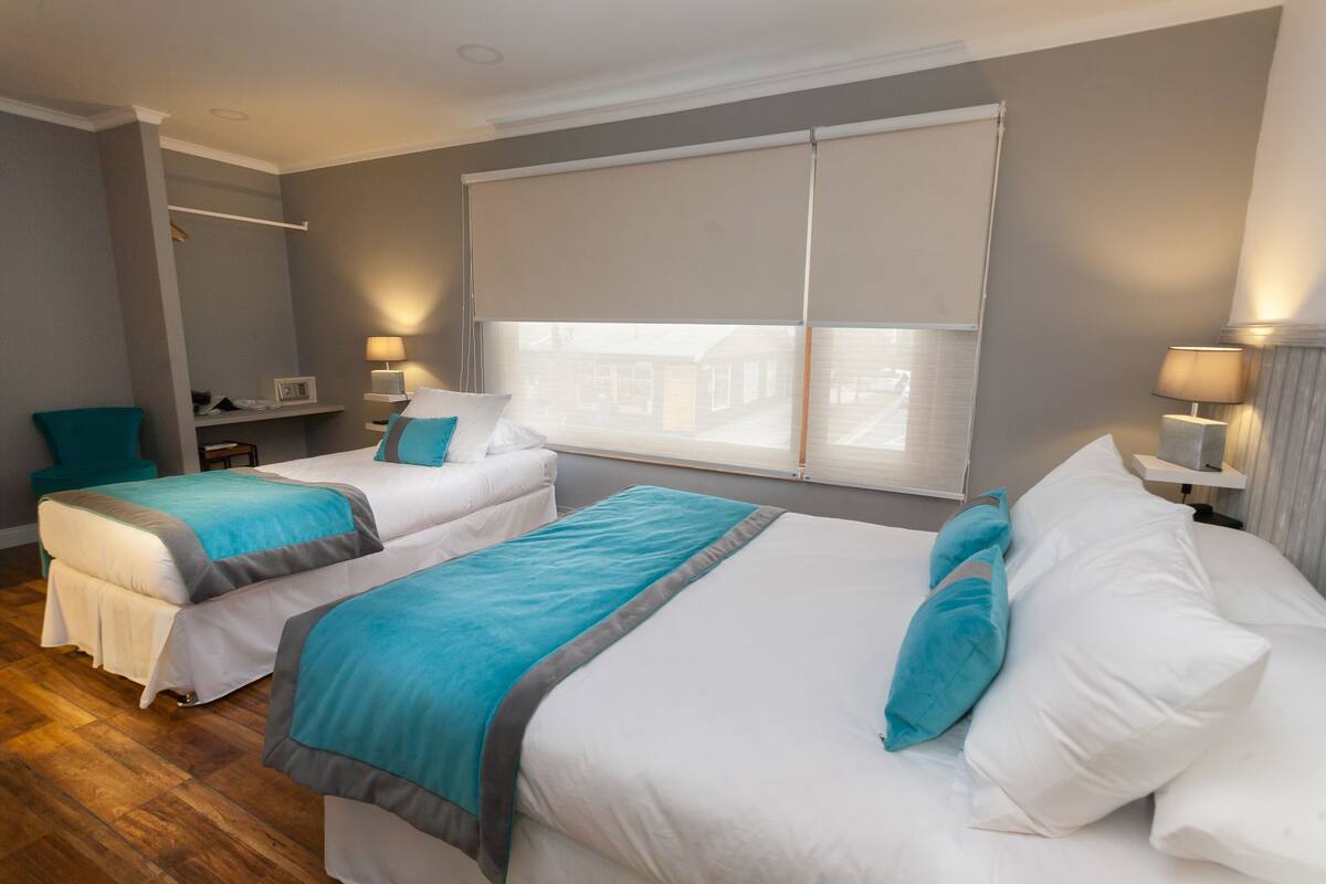 Quarto Triplo Standard, casa de banho privativa | Cofre no quarto, Wi-fi grátis, roupa de cama fornecida