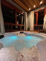 Chalé superior, 1 quarto | 1 quarto, quartos à prova de som, Wi-Fi de cortesia, roupa de cama