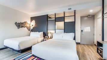 aloft, Quarto, 2 camas queen-size, não fumadores | Roupa hipoalergénica, edredões de penas, cofre no quarto, secretária