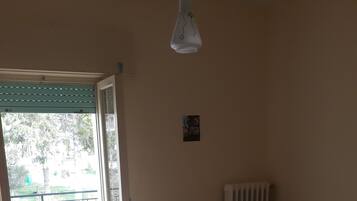 Quarto duplo, vista para o jardim | Escrivaninha, Wi-Fi de cortesia, roupa de cama