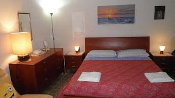 Quarto triplo | Escrivaninha, cortinas blackout, Wi-Fi de cortesia, roupa de cama