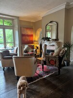 Serviço de café da manhã, almoço, jantar; vistas para o jardim