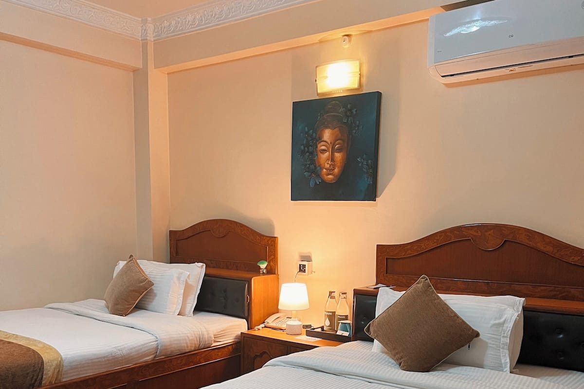 Suite Deluxe | 1 quarto, minibar, cofre no quarto, secretária