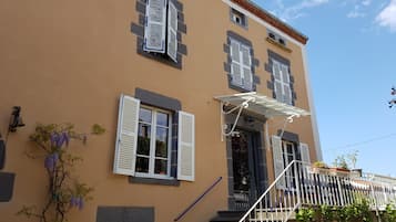 Fachada da propriedade