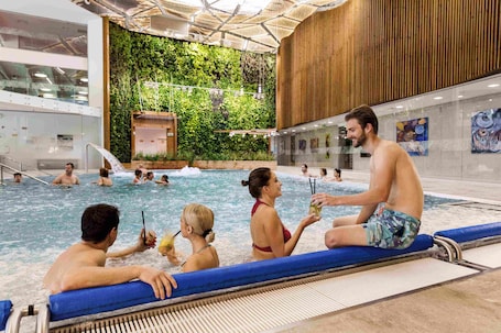 3 piscinas interiores