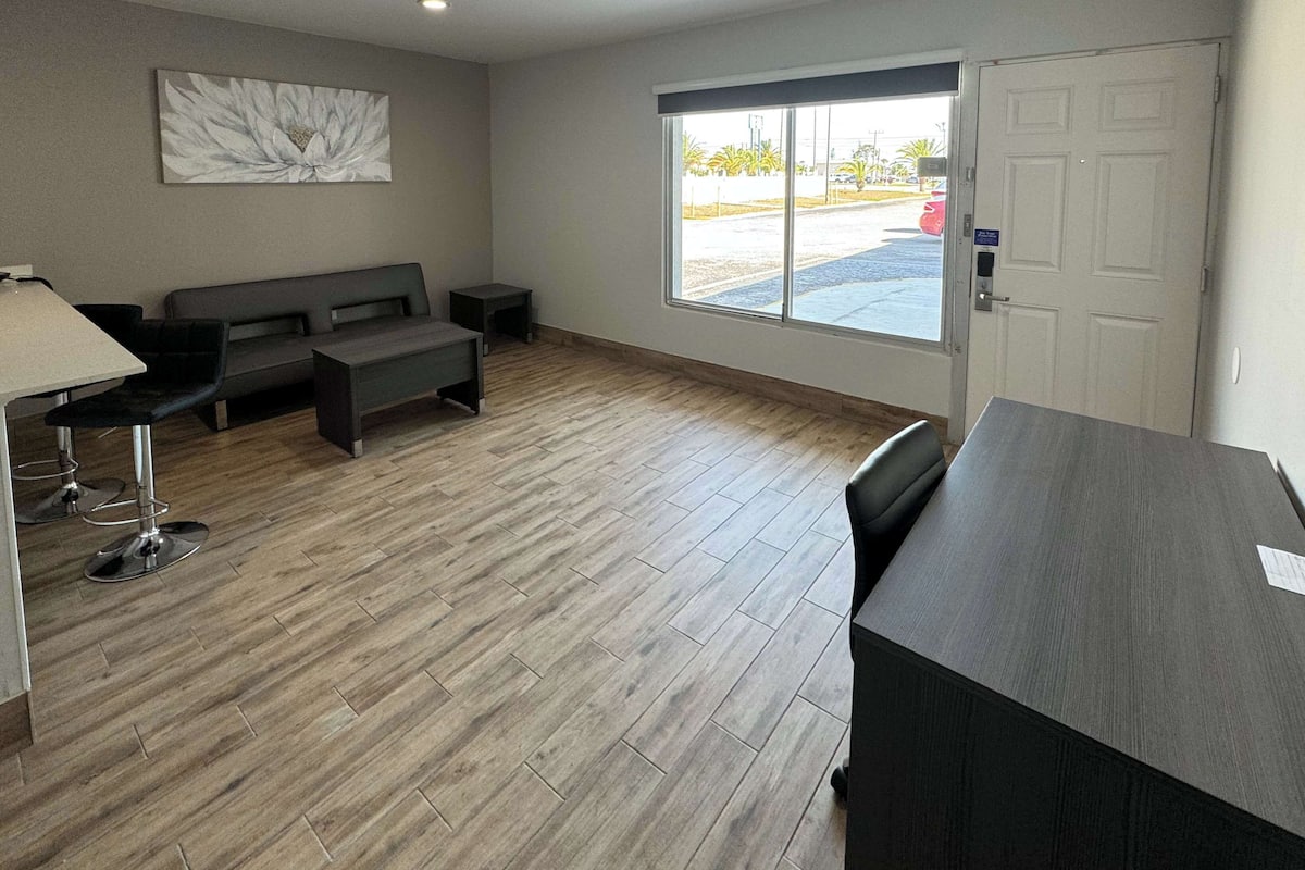 Cortinas blackout, Wi-Fi de cortesia, roupa de cama