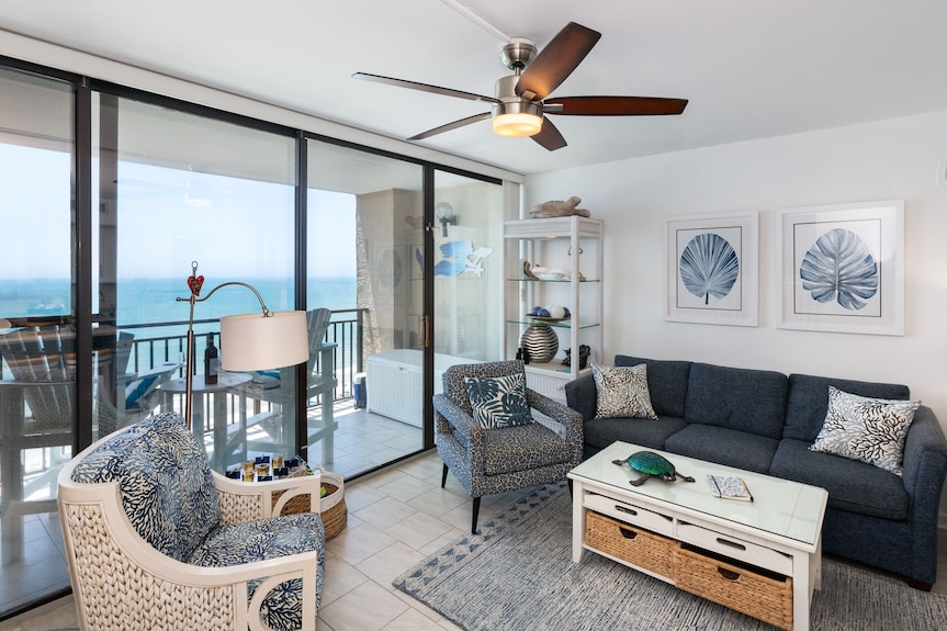 Couples Romantic Getaway, Oceanfront, High-end Decor, Adjust. King, Free Parking - Myrtle Beach