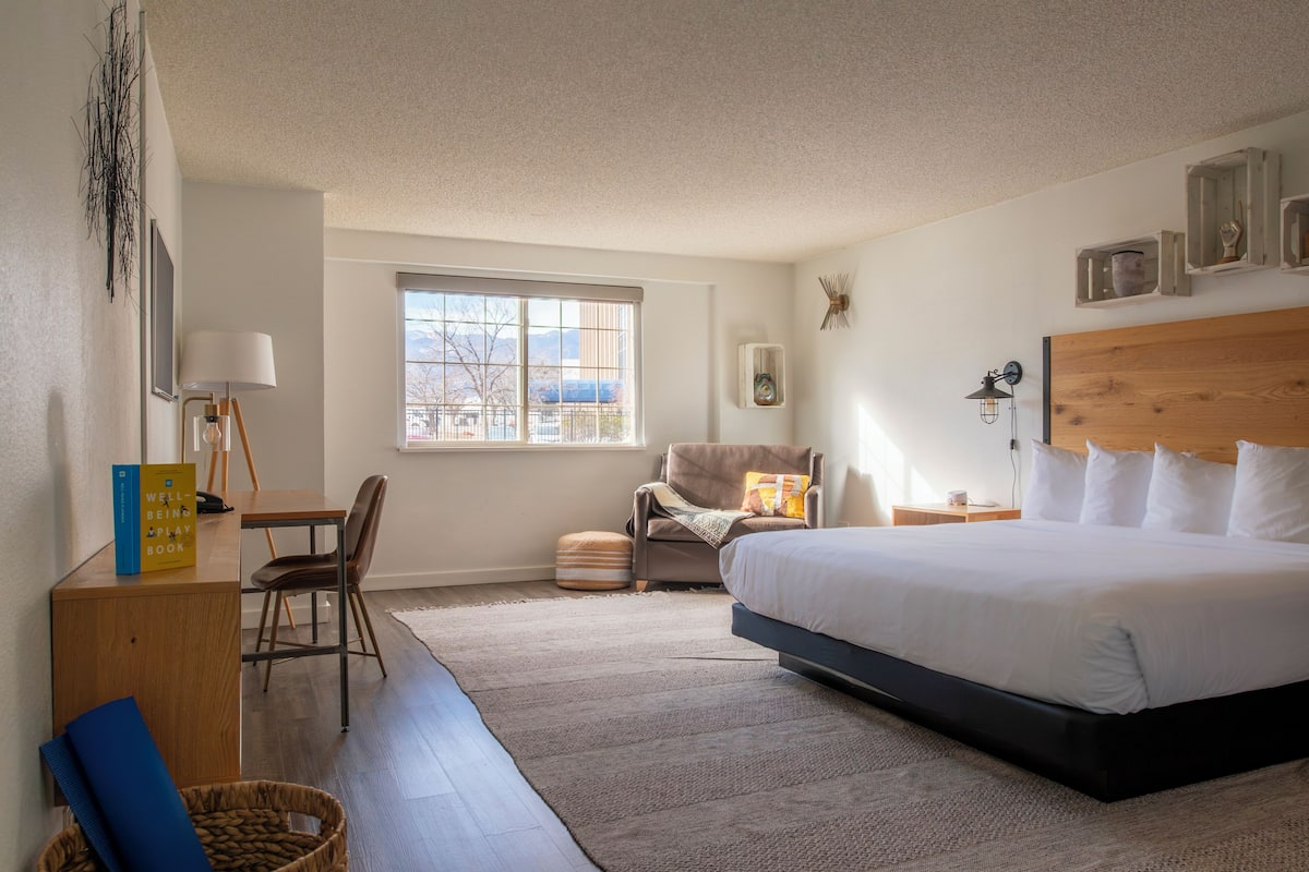 Quarto luxo, 1 cama King, para não fumantes (Peaceful, Interior Entry) | Roupas de cama antialérgicas