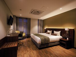 Quarto Duplo Executivo para 1 Pessoa, 1 cama de casal | Minibar, cofre no quarto, secretária, ferro/tábua de engomar