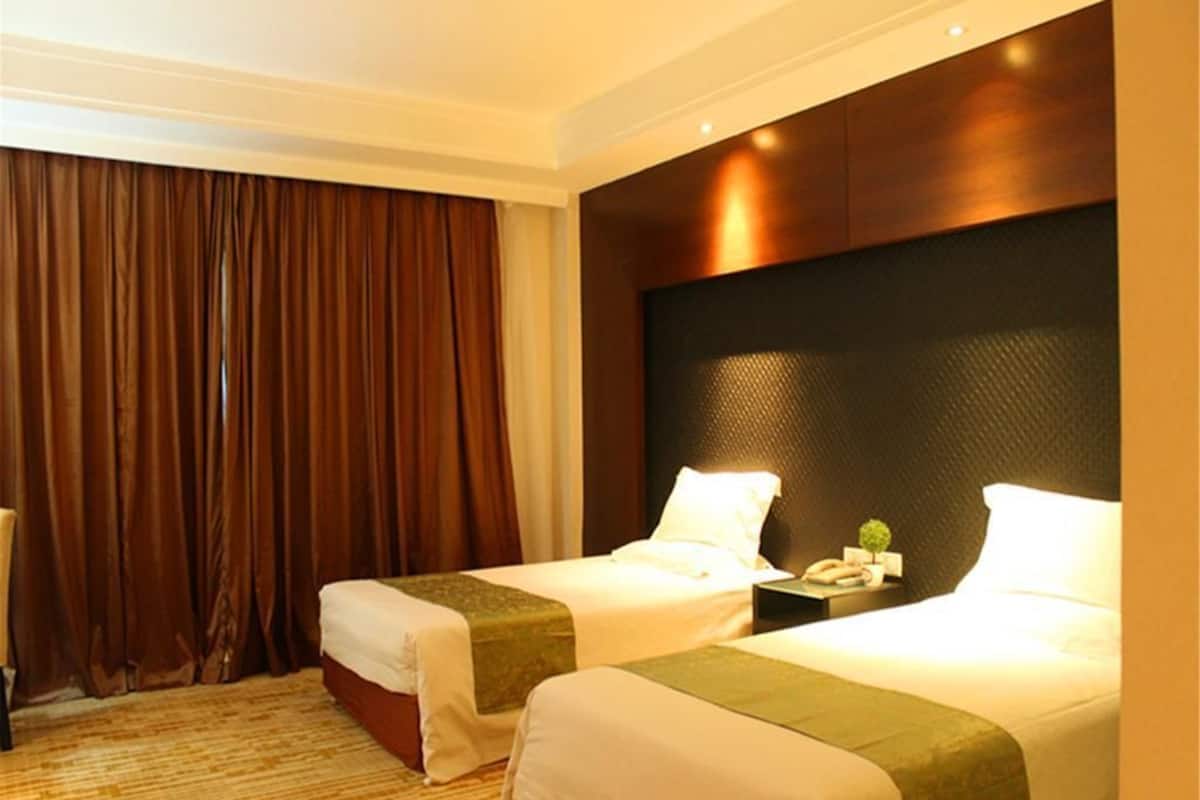 Quarto Twin Empresarial | Secretária, cortinas/cortinados opacos, Wi-fi grátis 