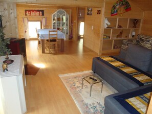 Apartamento, 1 quarto | Sala de estar | TV de ecrã plano 