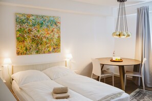 Apartamento Clássico, 1 quarto, varanda (incl. 75€ Cleaning Fee) | Secretária, ferro/tábua de engomar, berços/camas para crianças