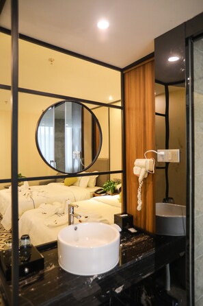 Quarto executivo | Pia do banheiro