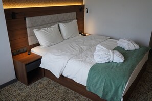 Quarto Deluxe | Cofre no quarto, secretária, Wi-fi grátis, roupa de cama fornecida 