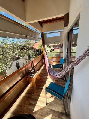 Penthouse Romântica, várias camas, vista para a montanha, junto à piscina | 1 quarto, roupa de alta qualidade, camas de colchão pillowtop, minibar 
