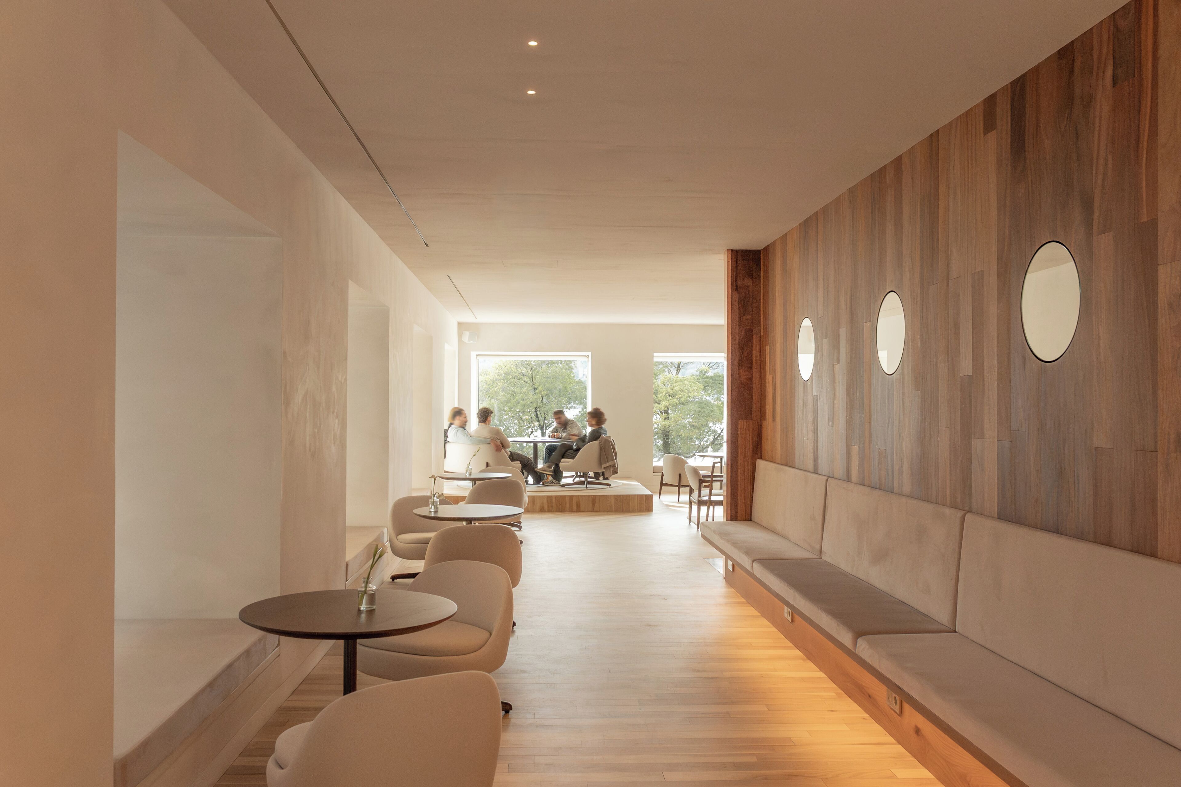 Café da manhã com buffet todos os dias (EUR 35 por pessoa) 