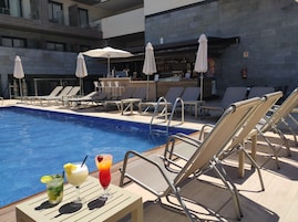 Bar à beira da piscina