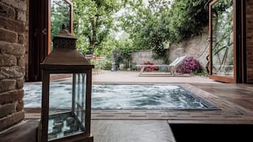 Sauna seca, banheira de hidromassagem