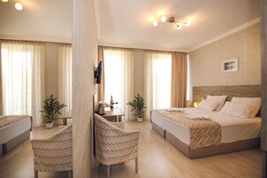 Quarto casal ou duplo superior | Individualmente decorados, escrivaninha, quartos à prova de som