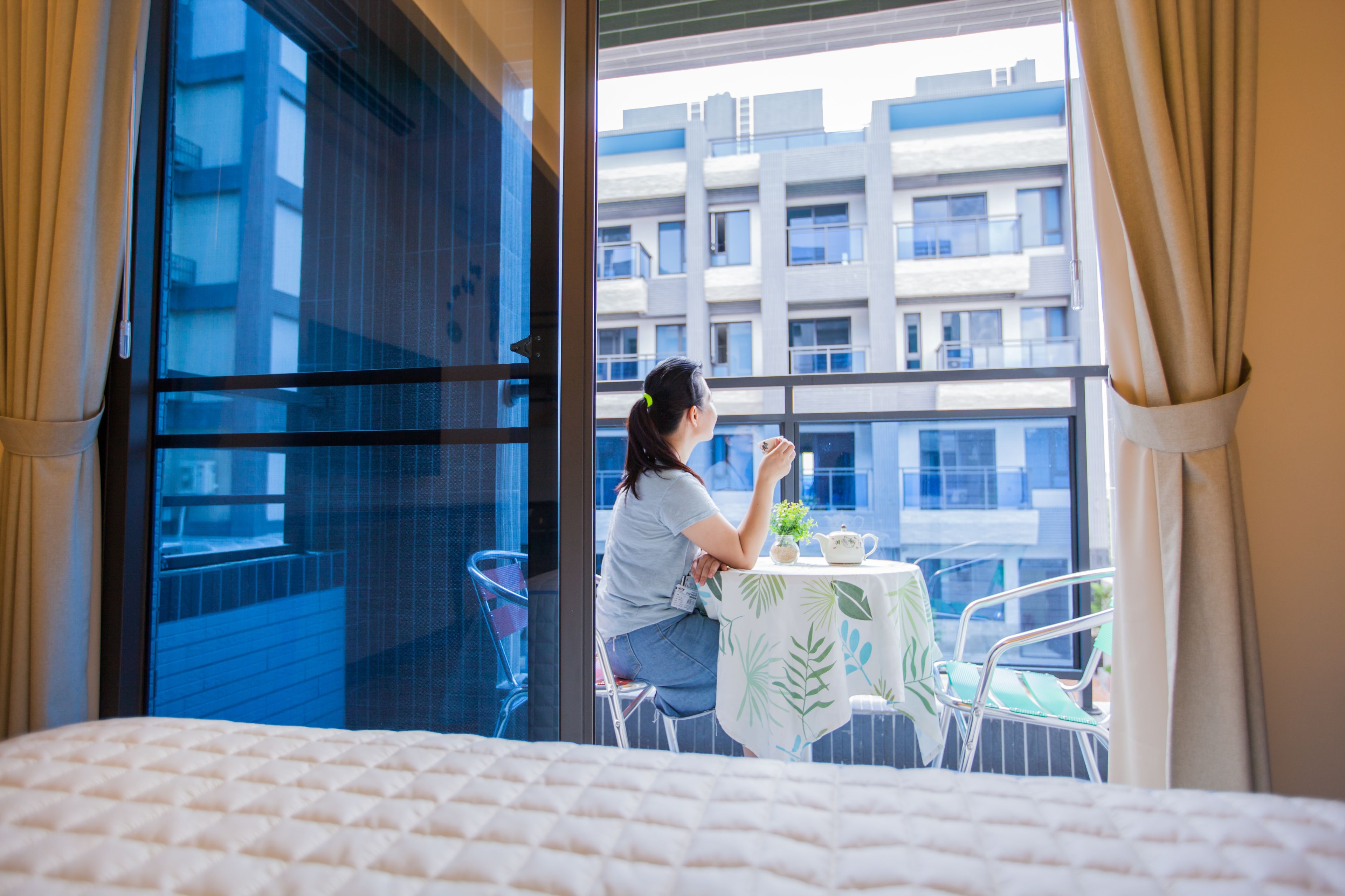 Quarto quádruplo galeria, sacada, vista para o pátio | Sacada