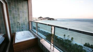 Edredons de pluma, cortinas blackout, quartos à prova de som