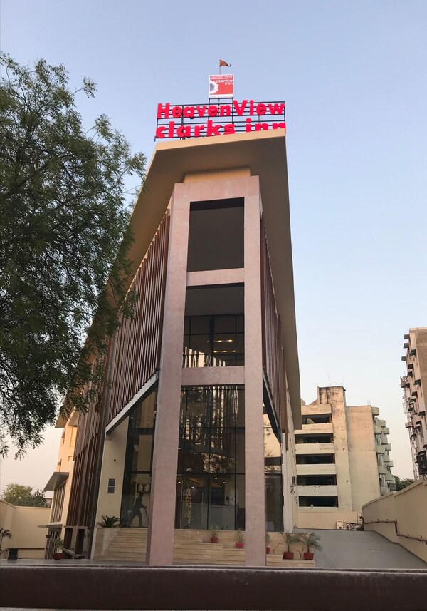 Heaven View Clarks Inn - Kanpur