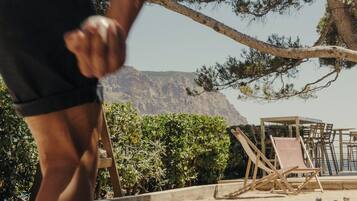 2 bares/lounges, este bar de tapas