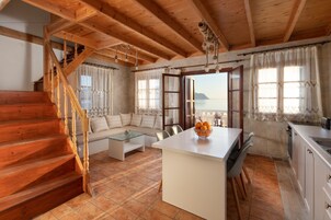 Casa Panorâmica, 3 quartos, vista para o mar | Cozinha privada | Uma cafeteira/bule, um frigorífico, um micro-ondas (a pedido), um forno