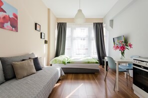 Apartamento Comfort, não fumadores | Sala de estar | TV de ecrã plano 