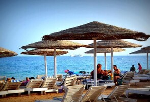 Praia particular nas proximidades, guarda-sóis, toalhas de praia 