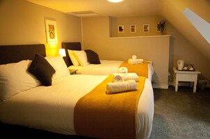 Quarto Triplo | Ferro/tábua de engomar, Wi-fi grátis, roupa de cama fornecida