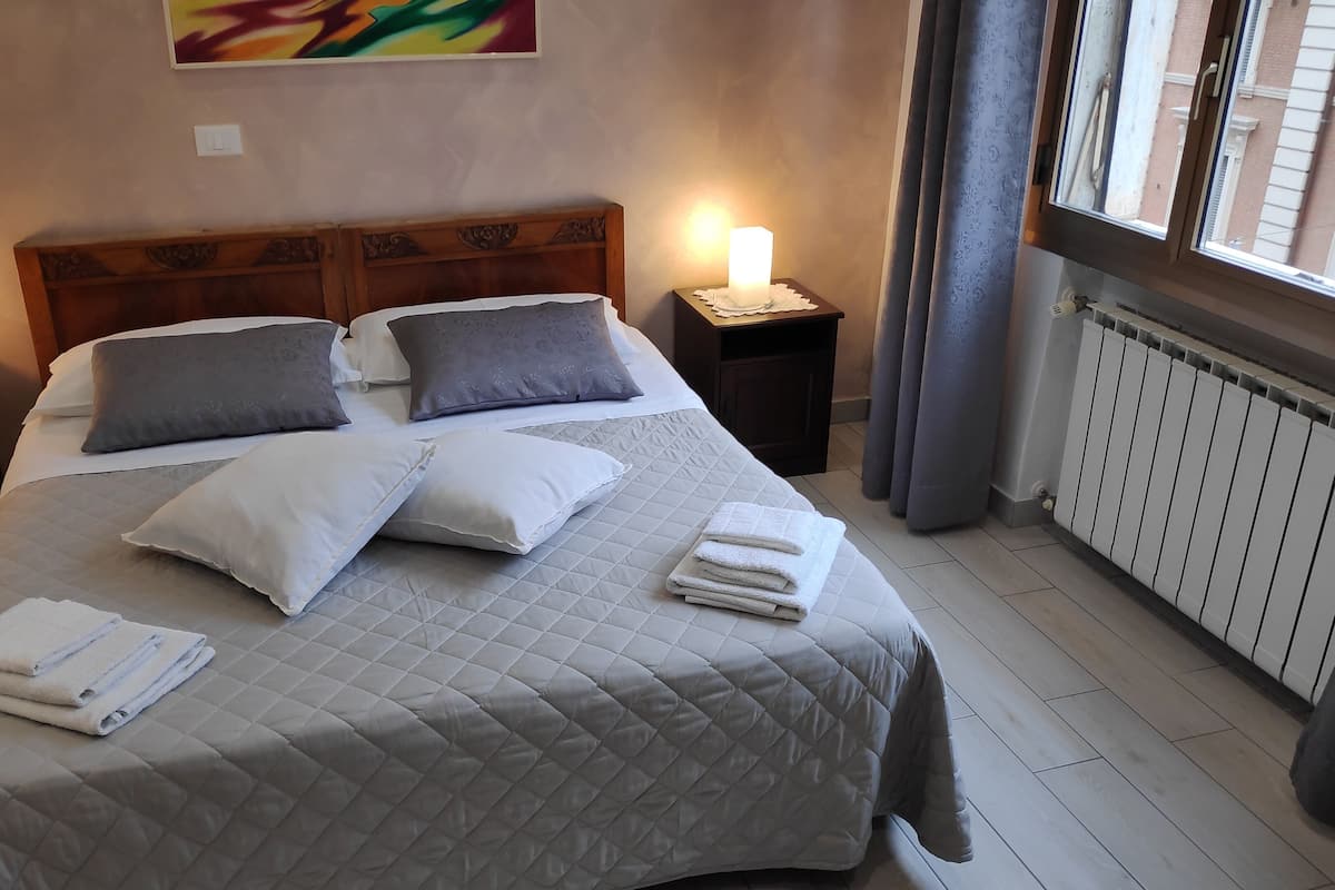 Double or Twin Room, Ensuite, City View (Acero) | Frigobar, cortinas blackout, ferros/tábuas de passar roupa
