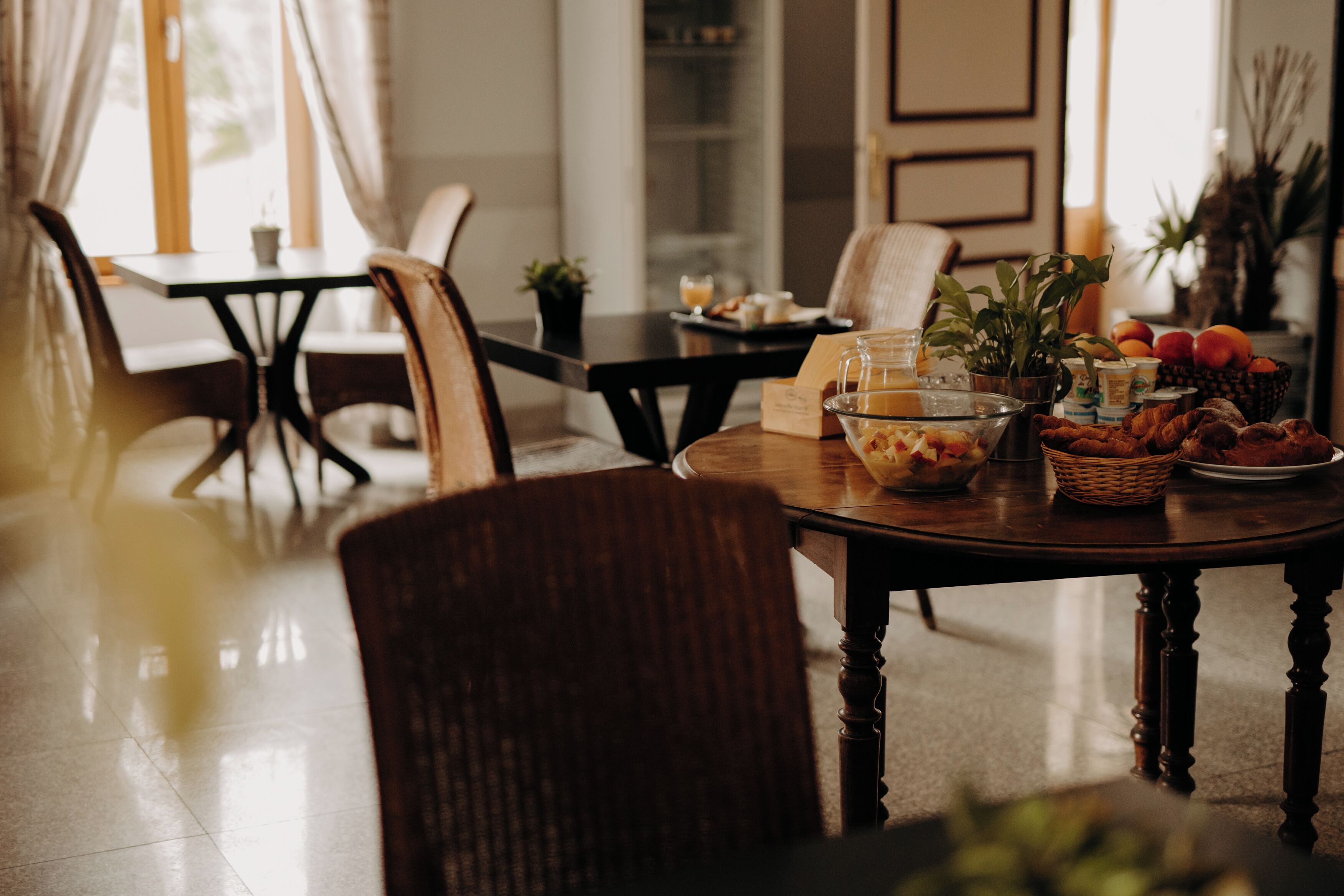 Café da manhã com buffet todos os dias mediante uma taxa