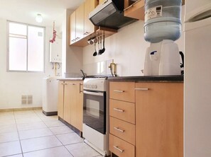 Apartamento Standard, 3 quartos, 2 casas de banho | Cozinha privada | Um frigorífico/congelador grande, um micro-ondas, um forno 