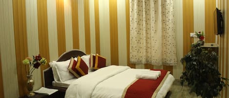 Quarto luxo, 1 cama King | Camas extras/dobráveis (sobretaxa), roupa de cama