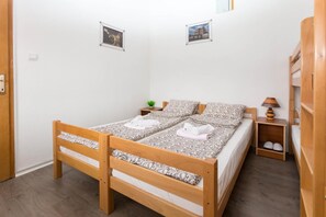 Cofres nos quartos, quartos à prova de som, Wi-Fi de cortesia