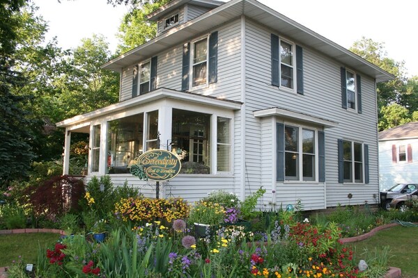 Serendipity Bed And Breakfast - Saugatuck, MI