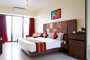 Valley View Suite | Cofres nos quartos, escrivaninha, ferros/tábuas de passar roupa