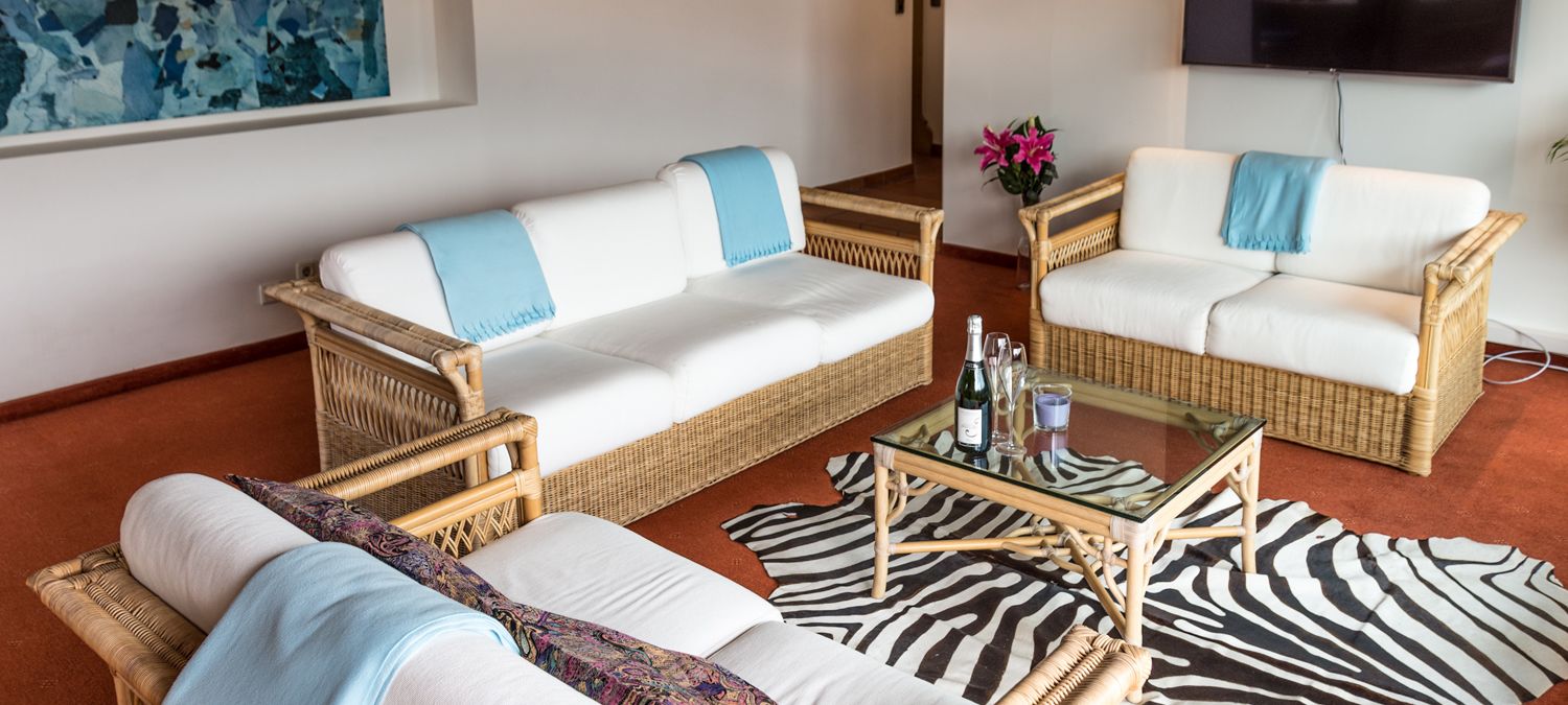 Penthouse, 2 quartos, 2 casas de banho | Sala de estar | TV de ecrã plano 